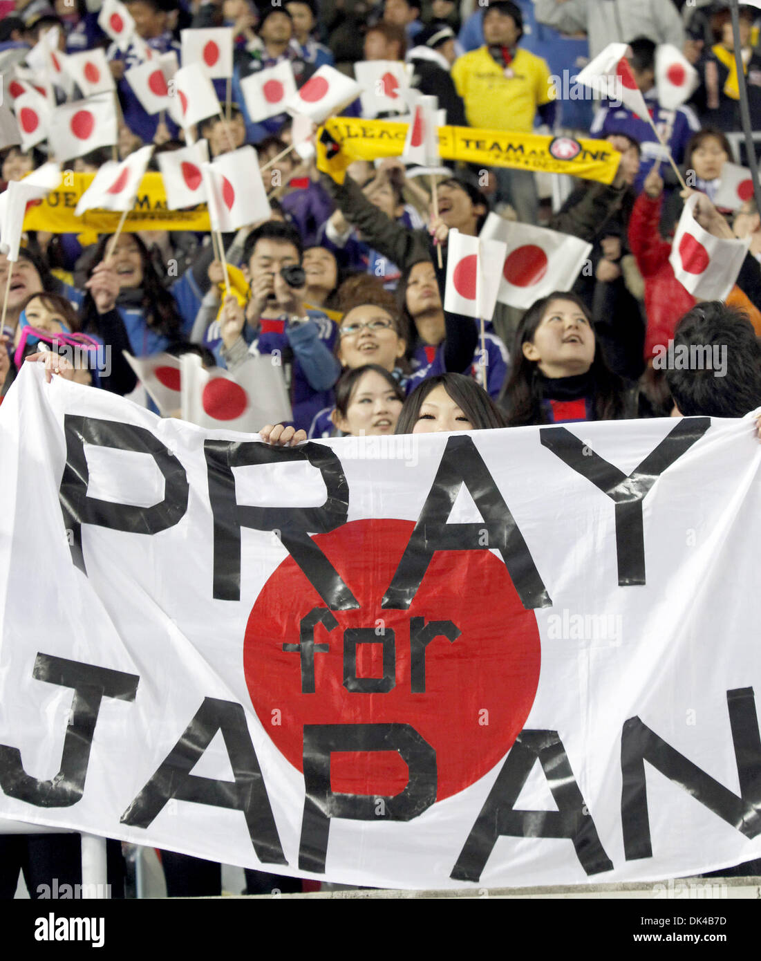 Japanese soccer fans cheer national hi-res stock photography and images ...