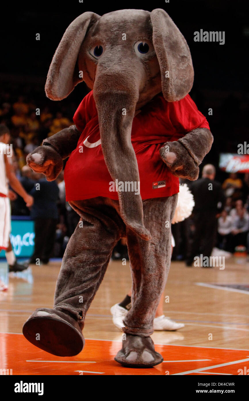 Alabama crimson tide mascot hi-res stock photography and images - Alamy