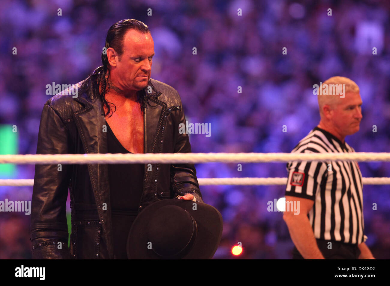 Undertaker Wrestlemania 27 Injury