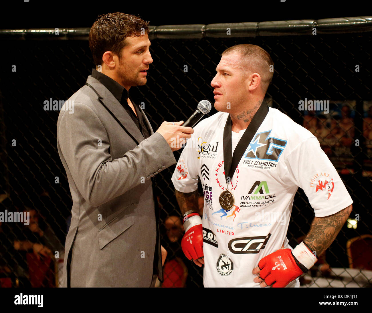 Alex reid cage fighting hi-res stock photography and images - Alamy