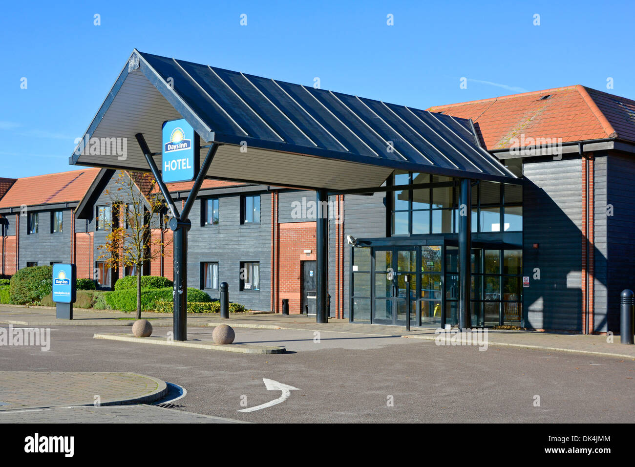 Days Inn Hotel within the "Extra" motorway service area at Baldock on ...