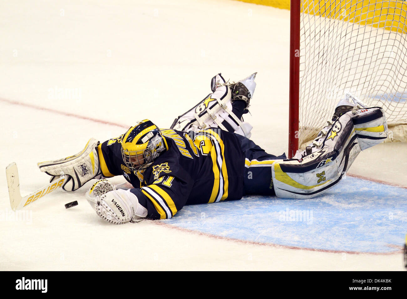 Apr. 7, 2011 - St Paul, Minnesota, U.S - Michigan goaltender Shawn ...