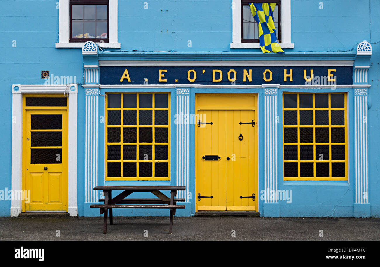 Pub front door hi-res stock photography and images - Alamy
