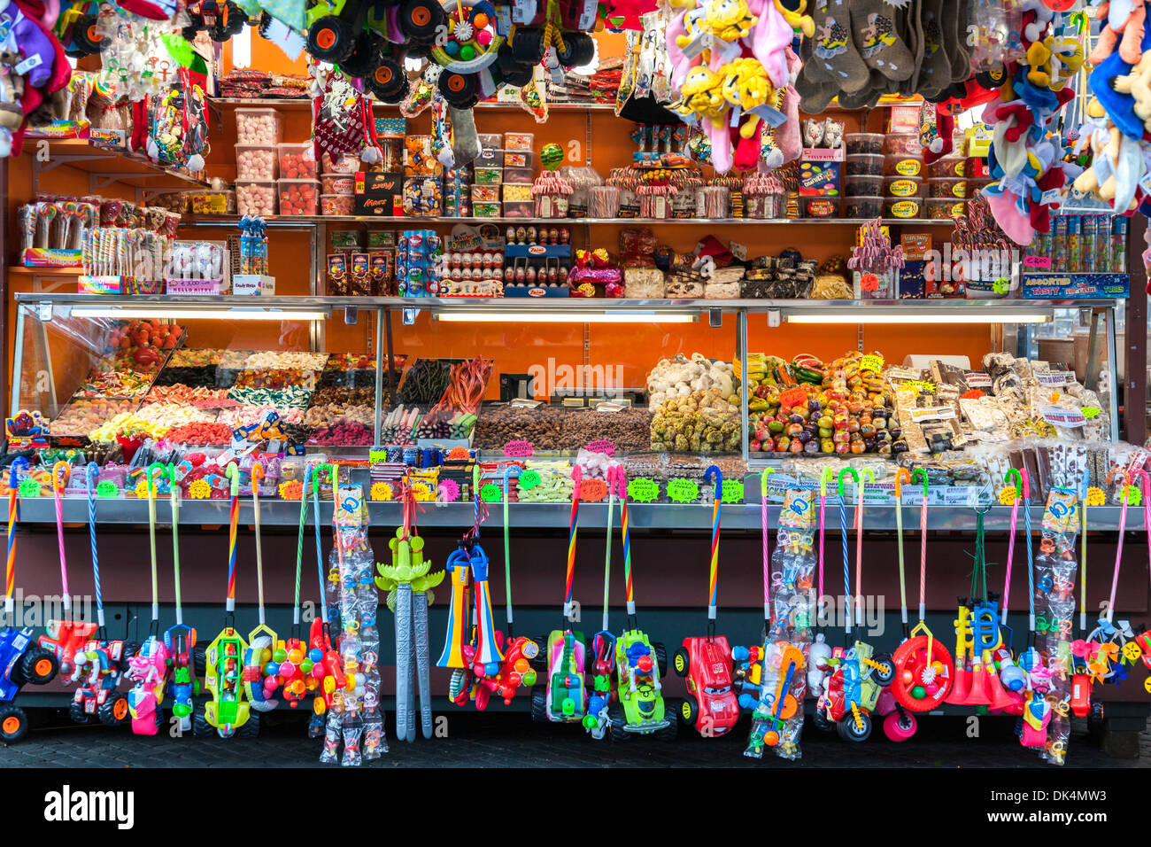 Christmas market stall sweets hi-res stock photography and images - Alamy