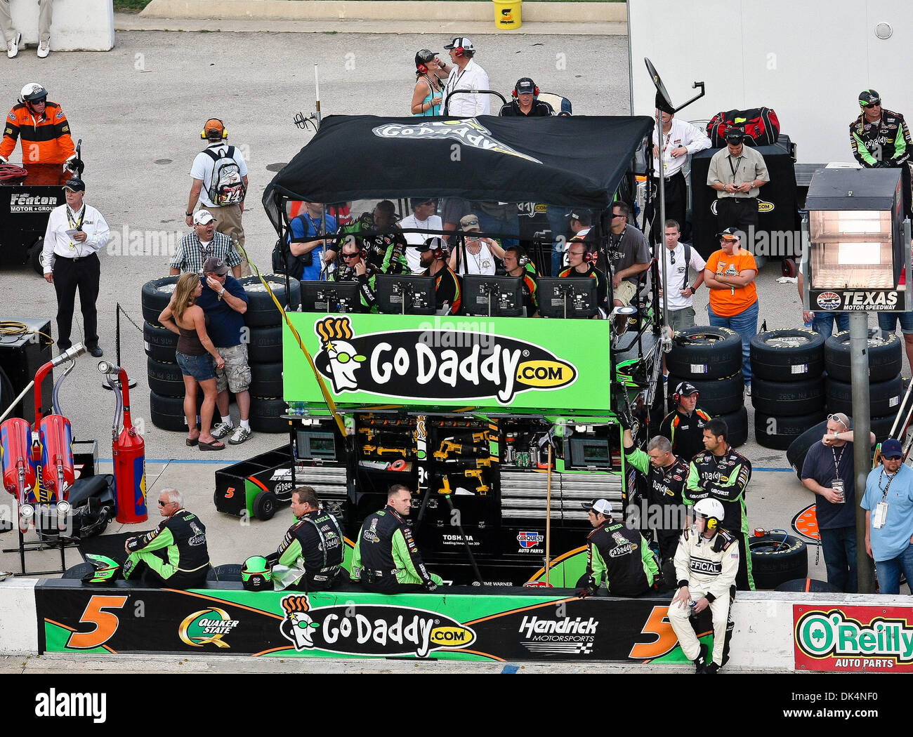 Apr. 9, 2011 - Fort Worth, Texas, U.S - Mark Martin's, driver of the (5 ...