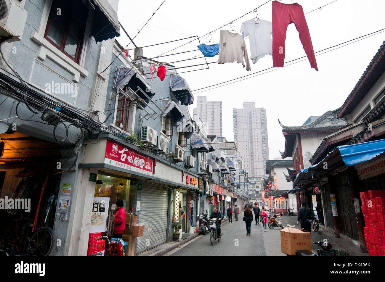 Shanghai china hanging laundry hi-res stock photography and images - Alamy