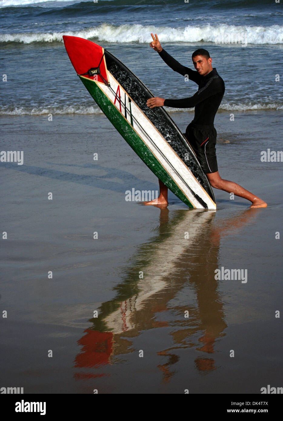 Surfing in gaza hi-res stock photography and images - Alamy
