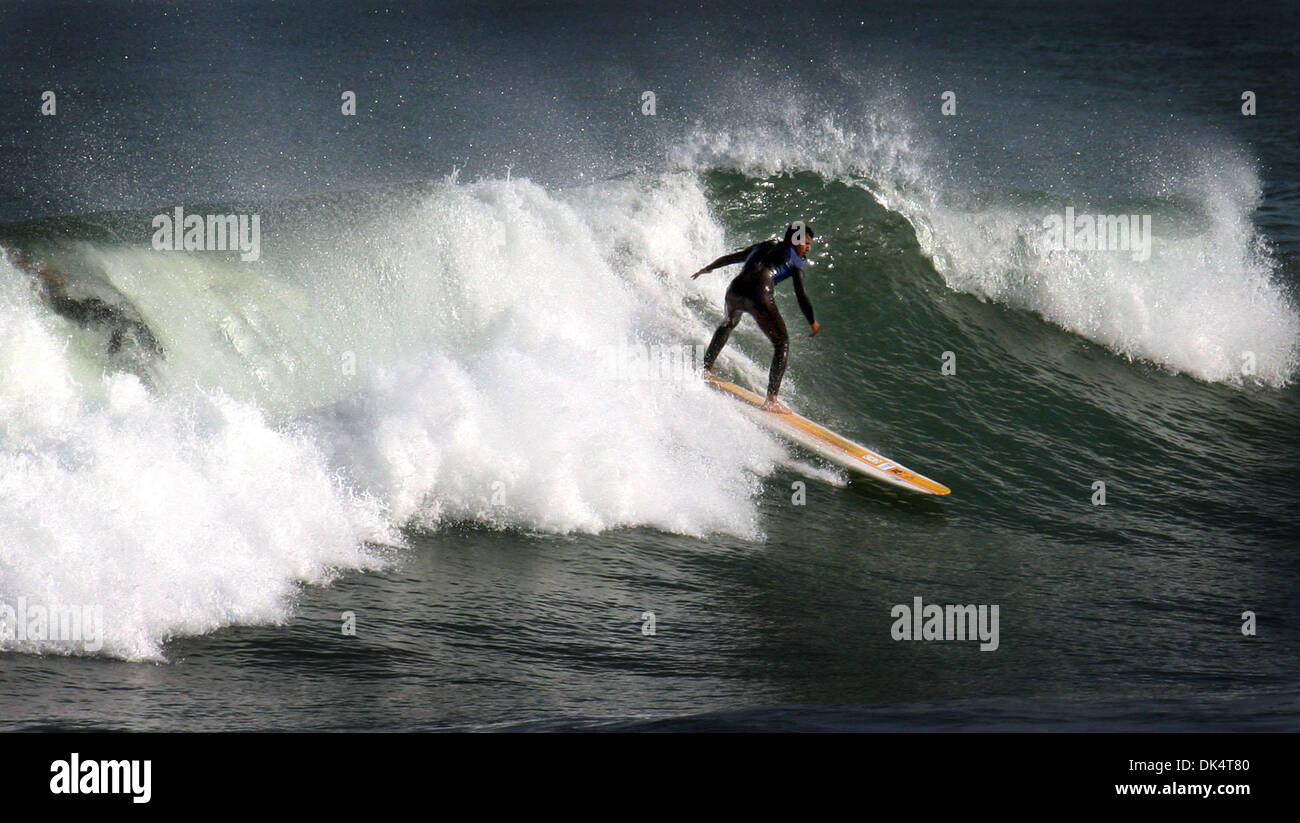 Apr 13, 2011 - Gaza City, Gaza Strip - A Palestinian youth surfing in ...