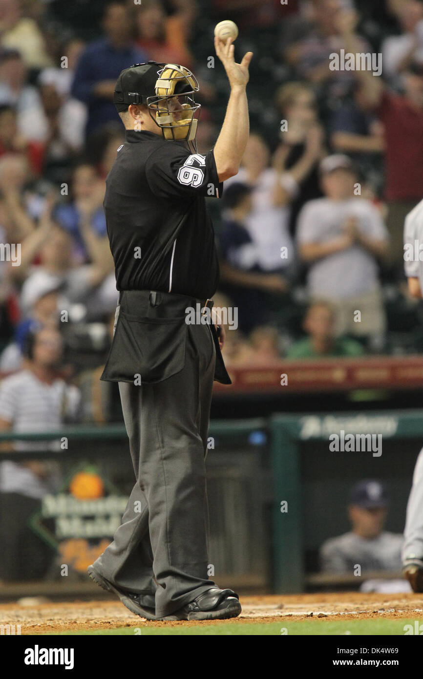 Home plate umpire todd tichenor hi-res stock photography and images - Alamy