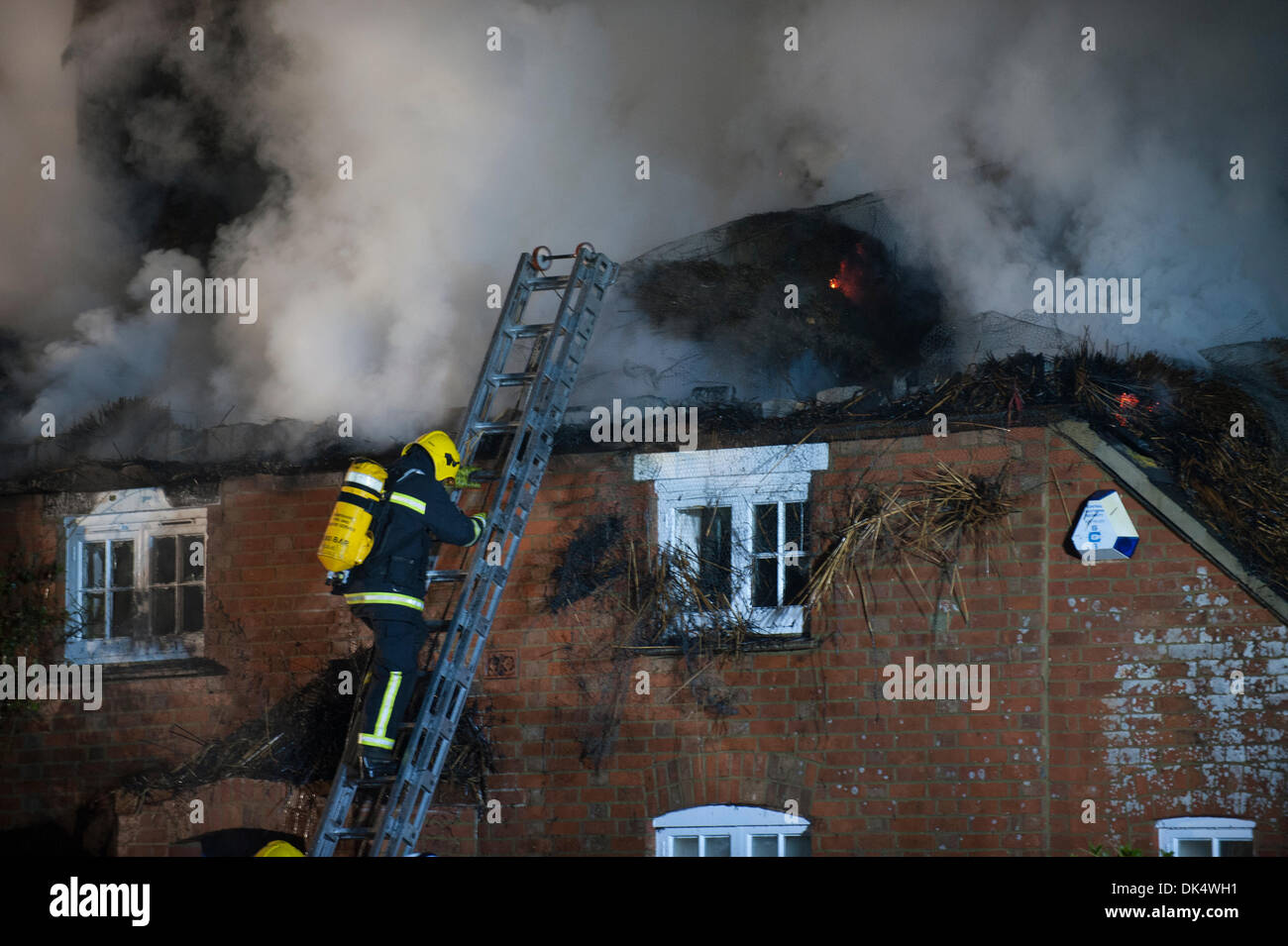 Thatched cottage fire firefighters thatched hi-res stock photography ...