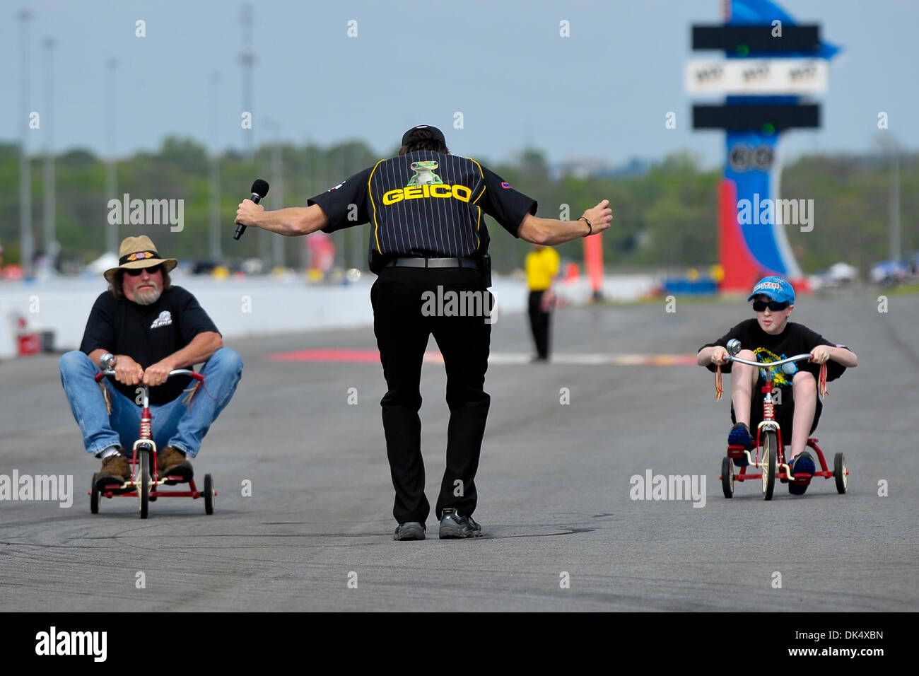 Nhra top fuel drag track hi-res stock photography and images - Alamy