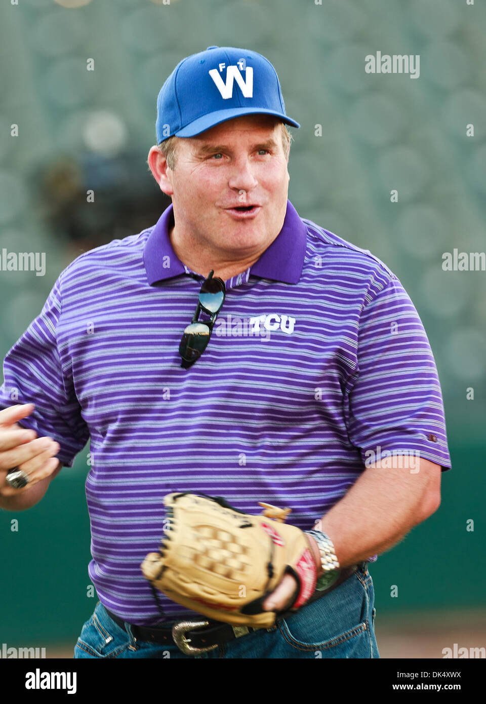 3 head cats hi-res stock photography and images - Alamy