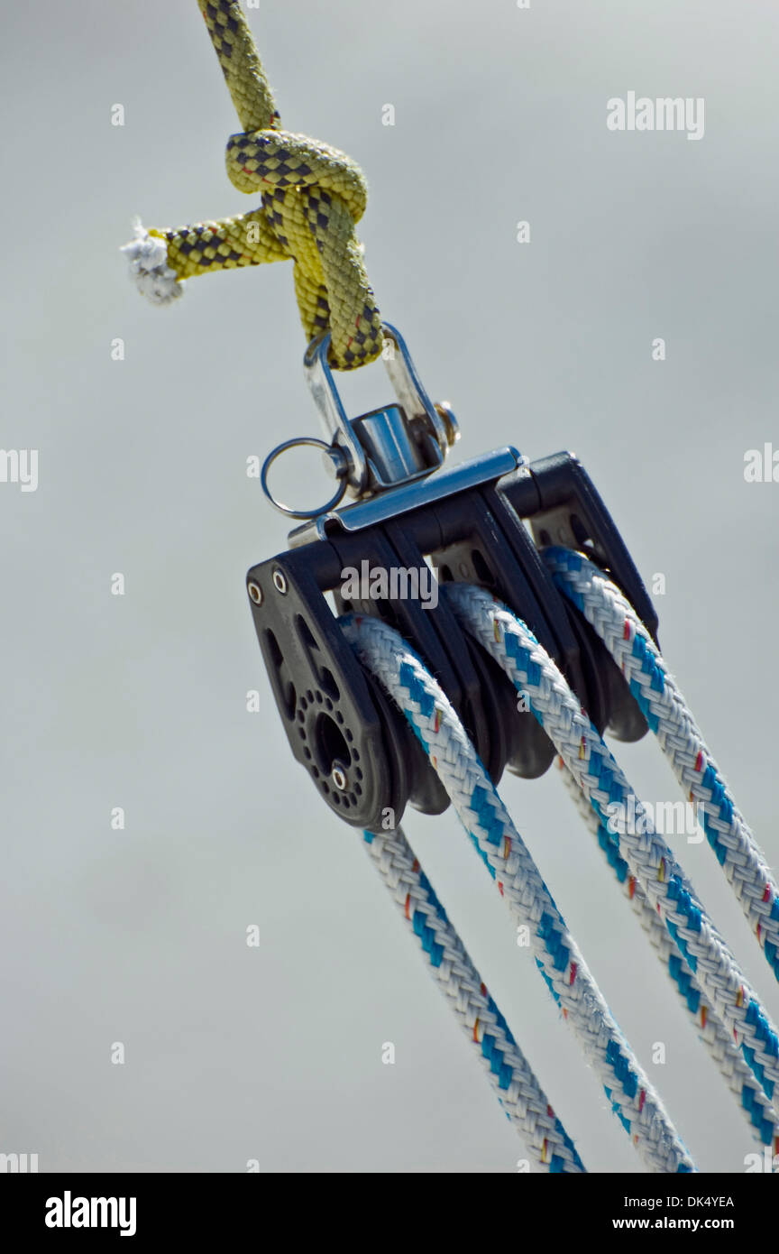 Pulley with ropes on a boat Stock Photo - Alamy
