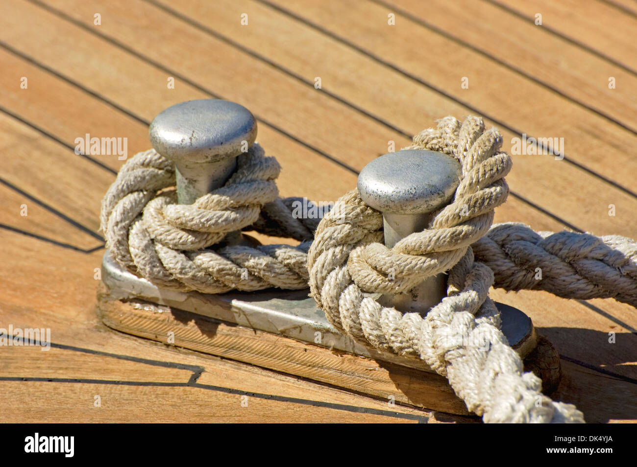 Detail of a mooring rope to secure boat to dock Stock Photo - Alamy