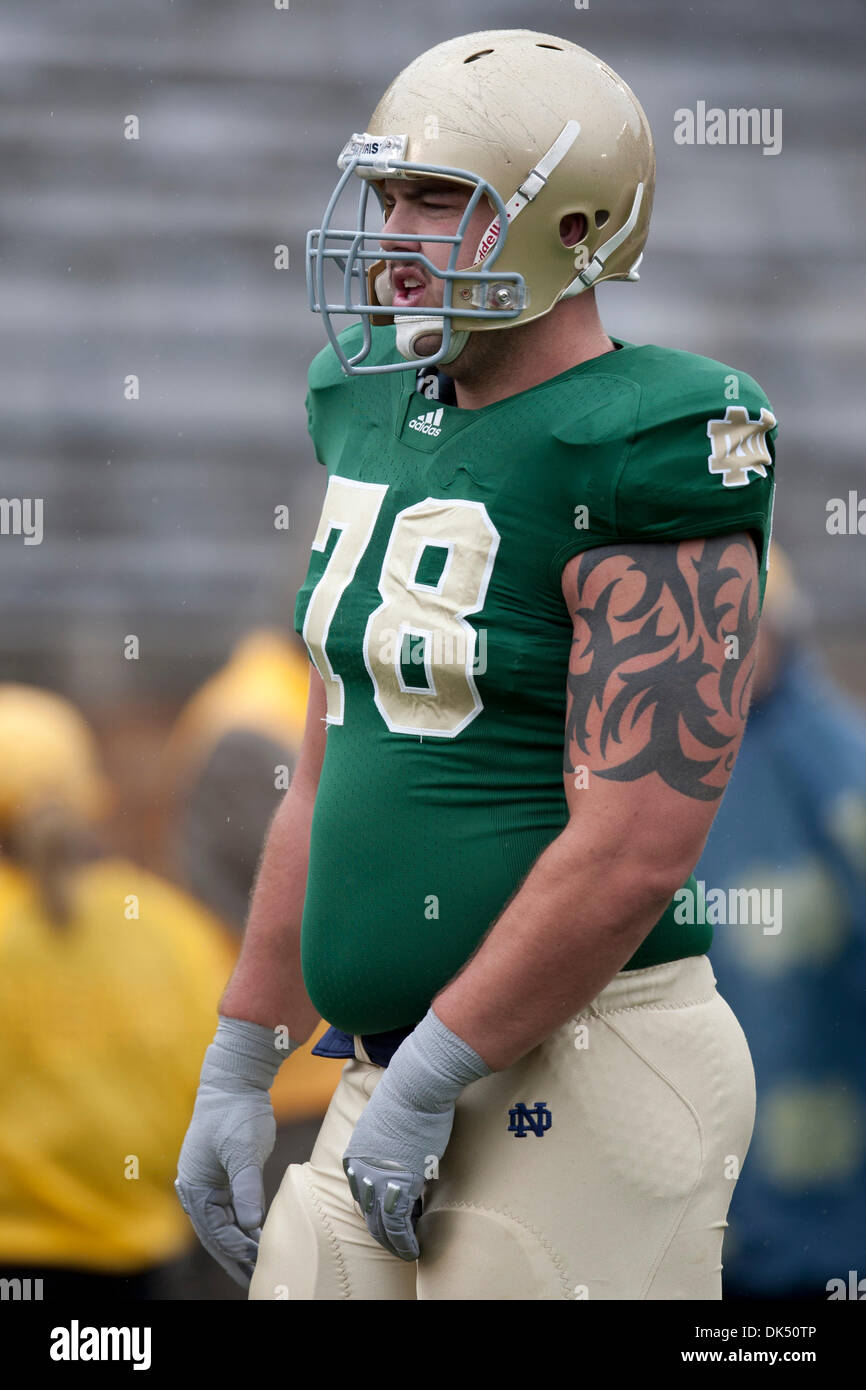 Apr. 16, 2011 - South Bend, Indiana, U.S - Notre Dame offensive guard ...