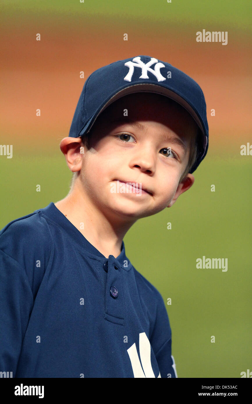 Little league baseball crowd hi-res stock photography and images - Alamy