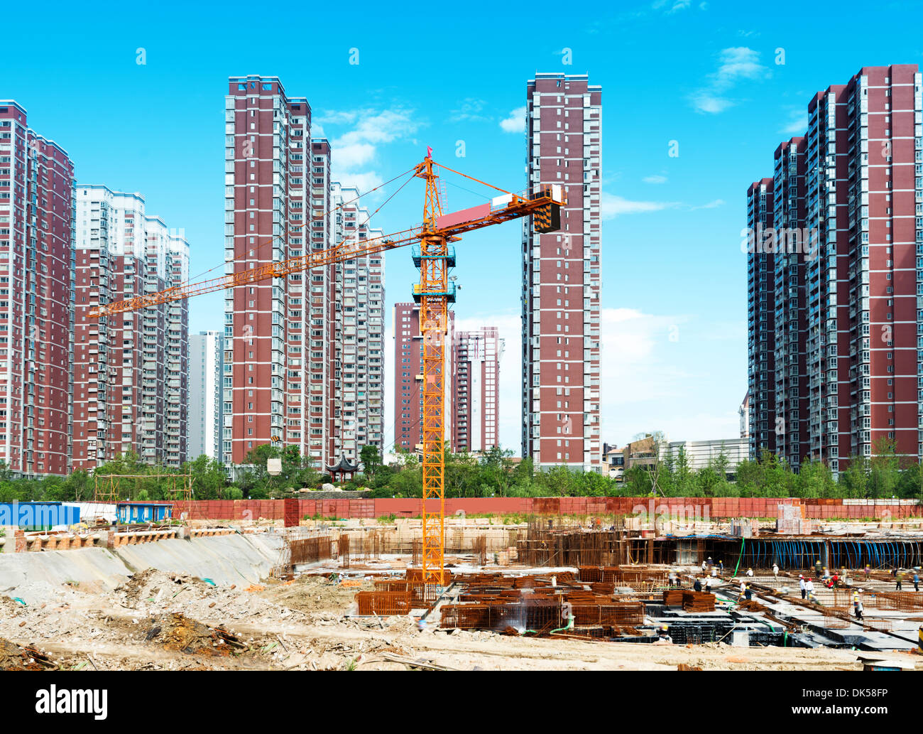 building under construction with workers Stock Photo - Alamy