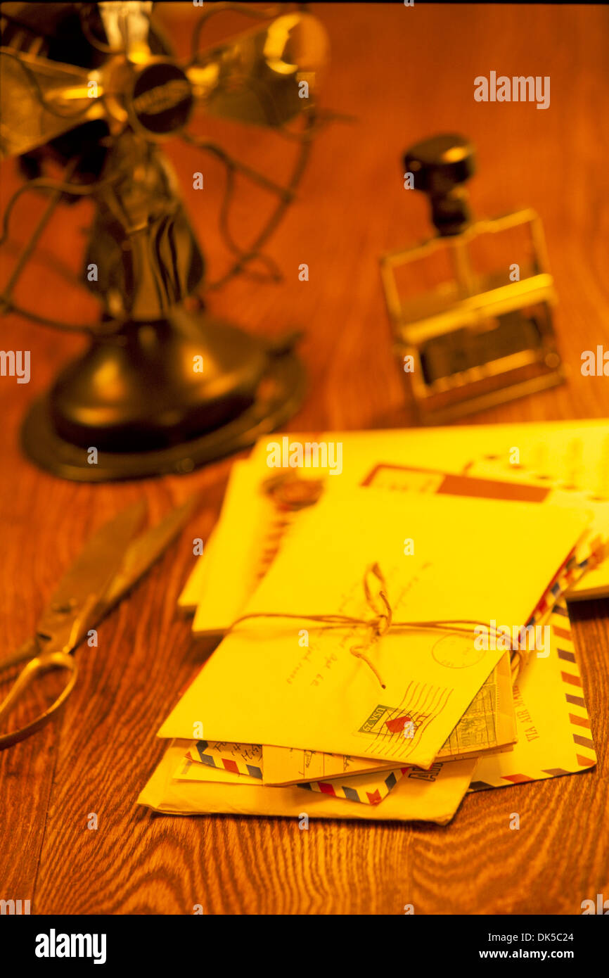 Airmail letters hi-res stock photography and images - Alamy