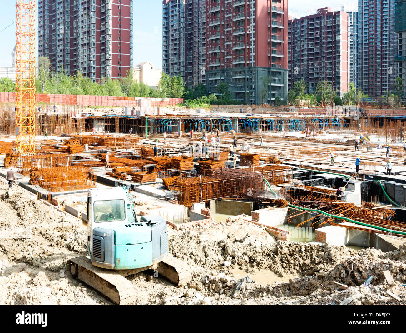 building under construction with workers Stock Photo - Alamy