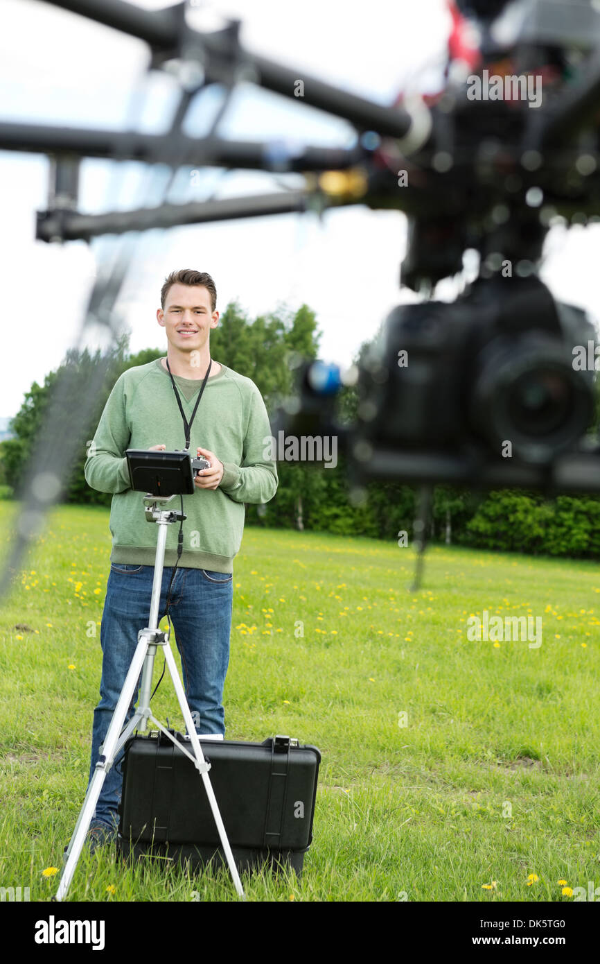 Flying uav hi-res stock photography and images - Alamy