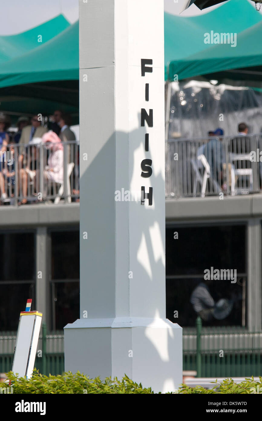 Kentucky derby churchill downs finish line hi-res stock photography and ...