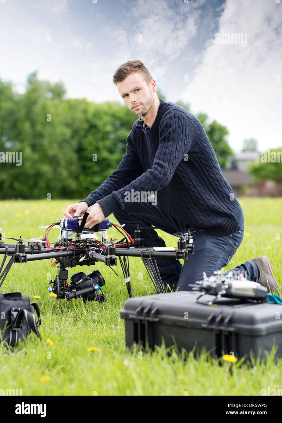 Man assembling robot model hi-res stock photography and images - Alamy