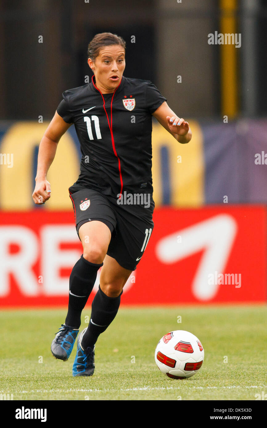 May 14, 2011 - Columbus, Ohio, U.S - Defender Ali Krieger (#11) of the ...