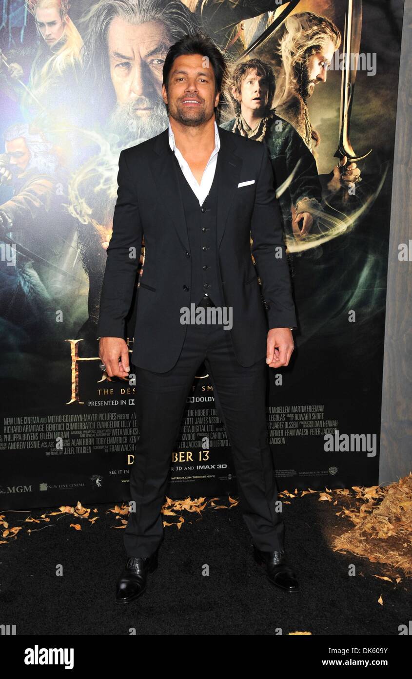 Los Angeles, CA, USA. 2nd Dec, 2013. Manu Bennett at arrivals for THE HOBBIT: THE DESOLATION OF ...
