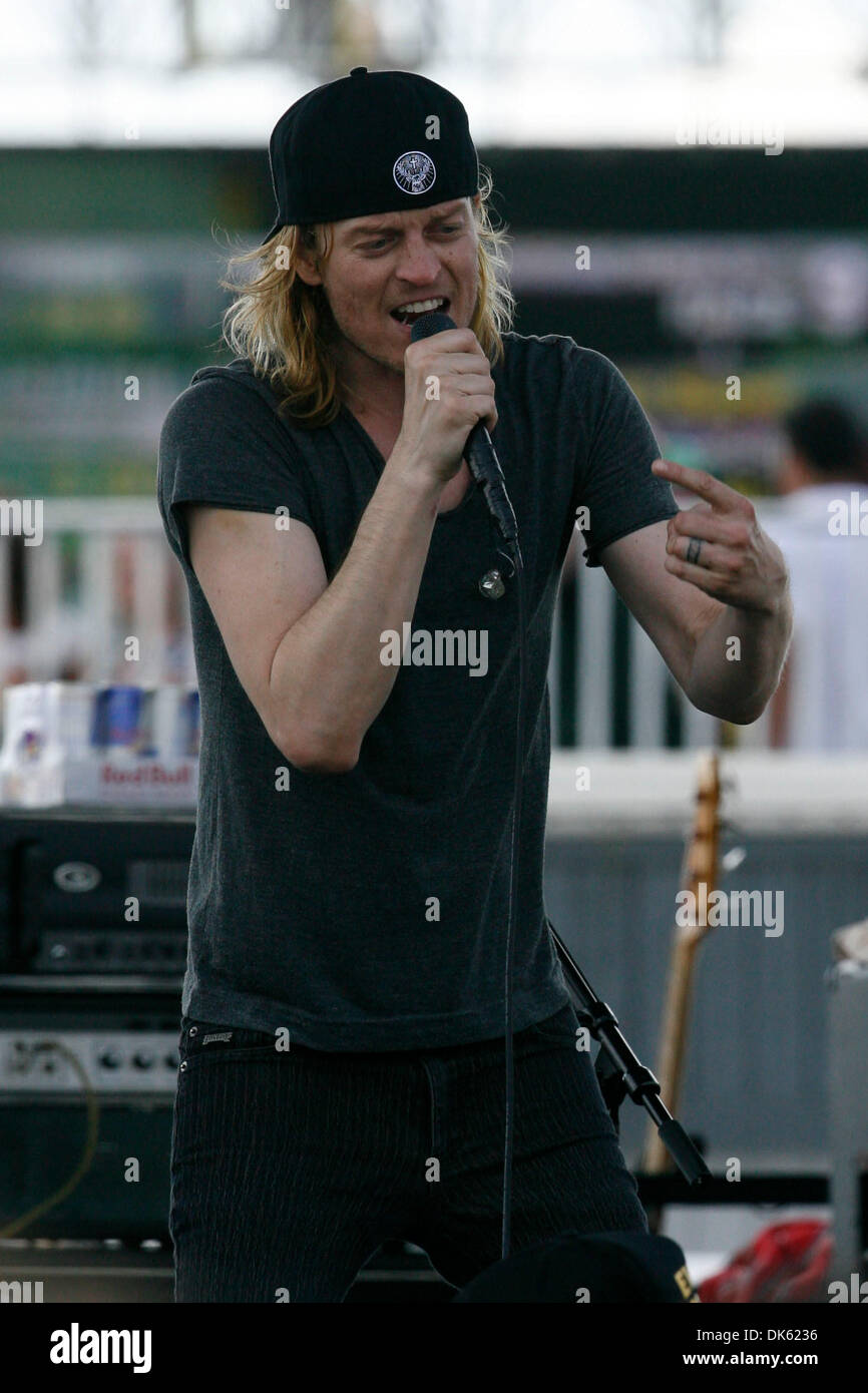 Puddle Of Mudd Stock Photos & Puddle Of Mudd Stock Images - Alamy