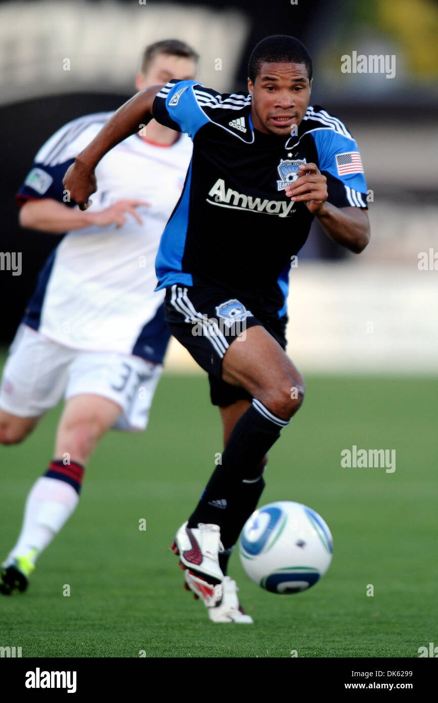 May 21, 2011 - Santa Clara, California, U.S - Earthquakes forward ...
