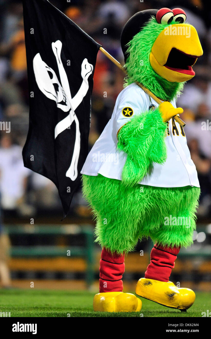 Pirate mascot hi-res stock photography and images - Alamy