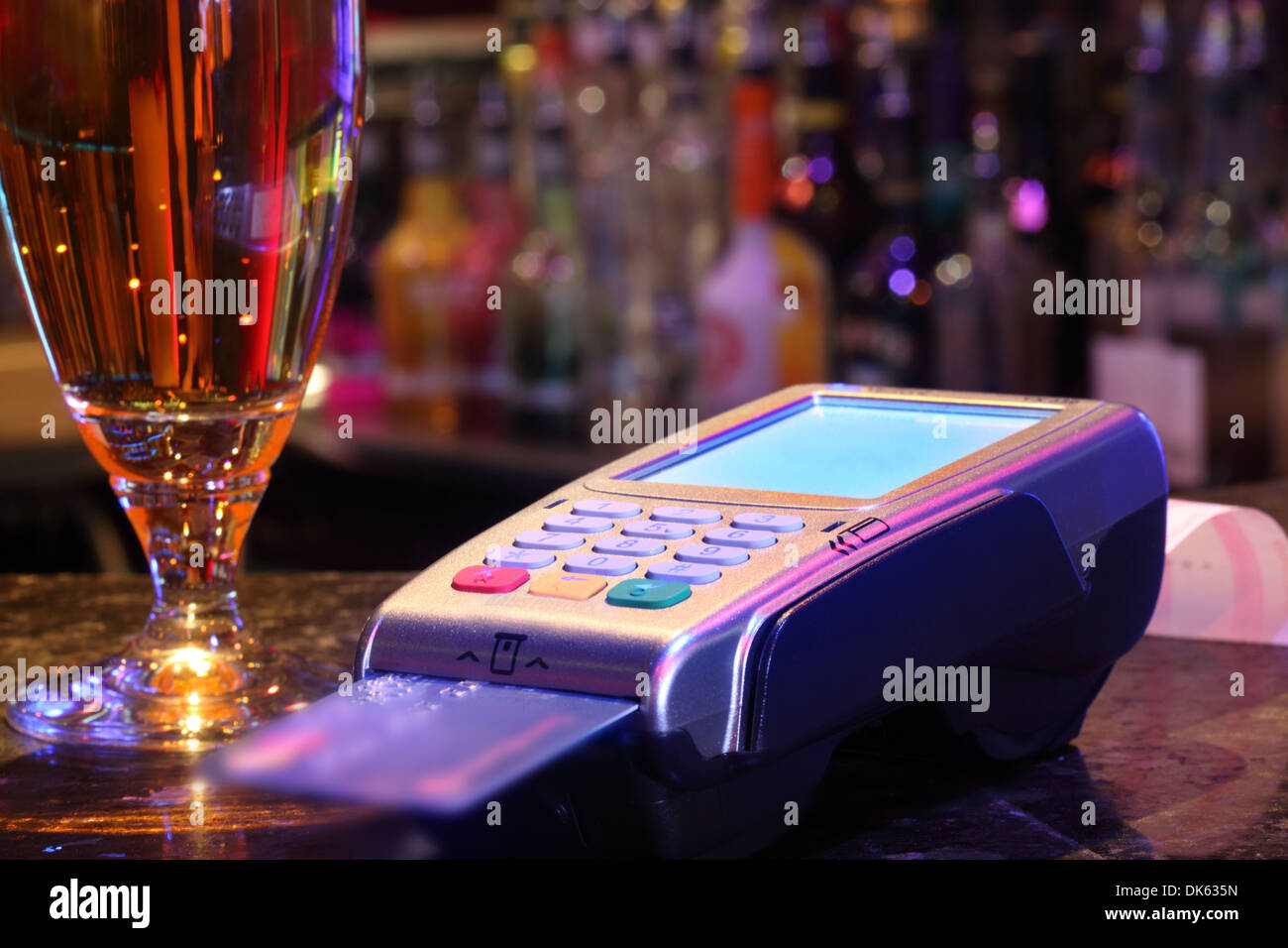 Buying drink nightclub hi-res stock photography and images - Alamy