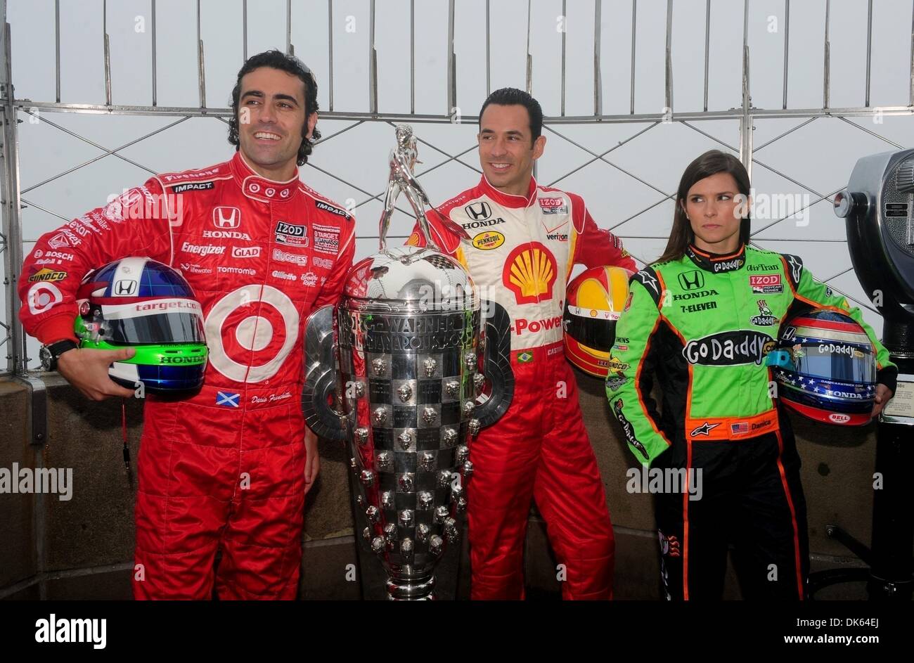 Drivers green flag start hi-res stock photography and images - Alamy