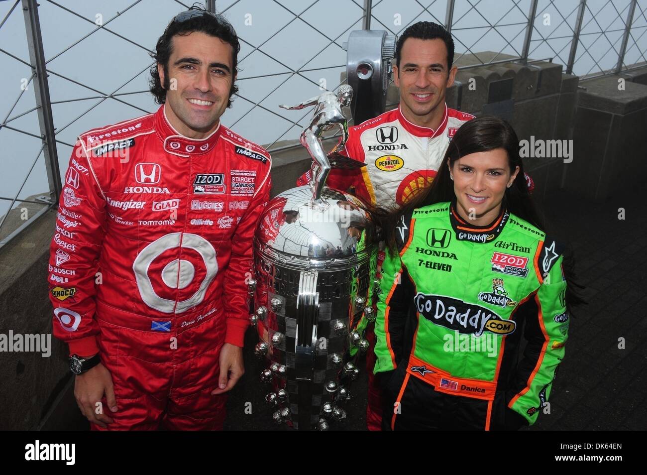 Drivers green flag start hi-res stock photography and images - Alamy