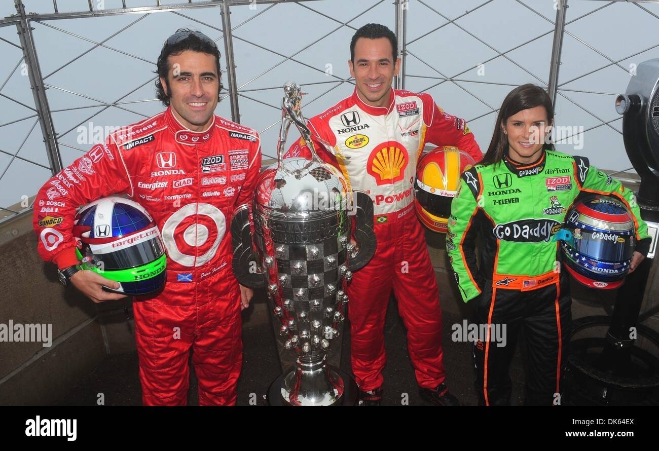 Drivers green flag start hi-res stock photography and images - Alamy