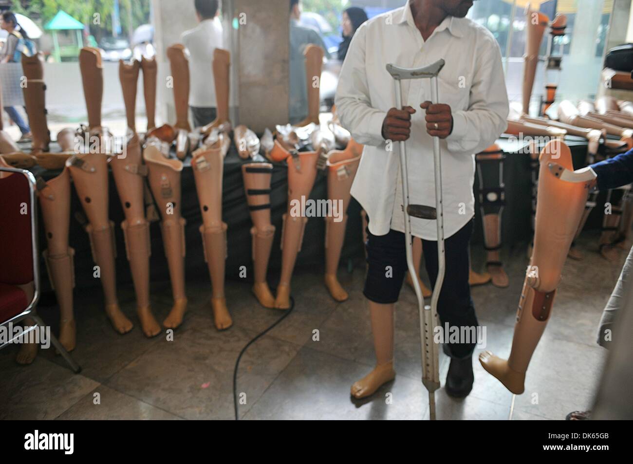Jakarta, Indonesia. 3rd Dec, 2013. A disabled man tries a prosthetic ...