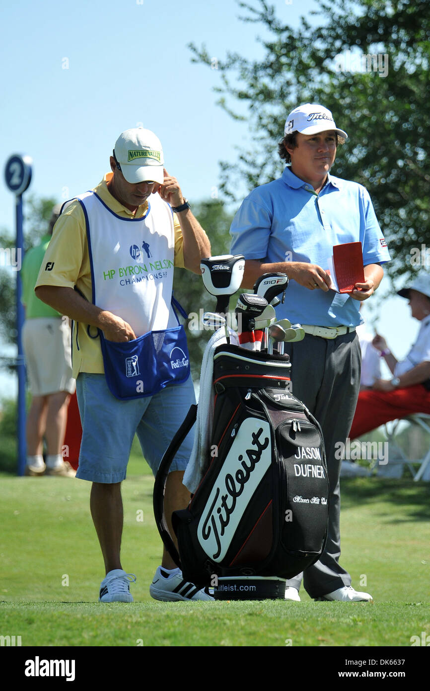 May 25, 2011 - Las Colinas, TX, USA - Jason Dufner and his caddie ...
