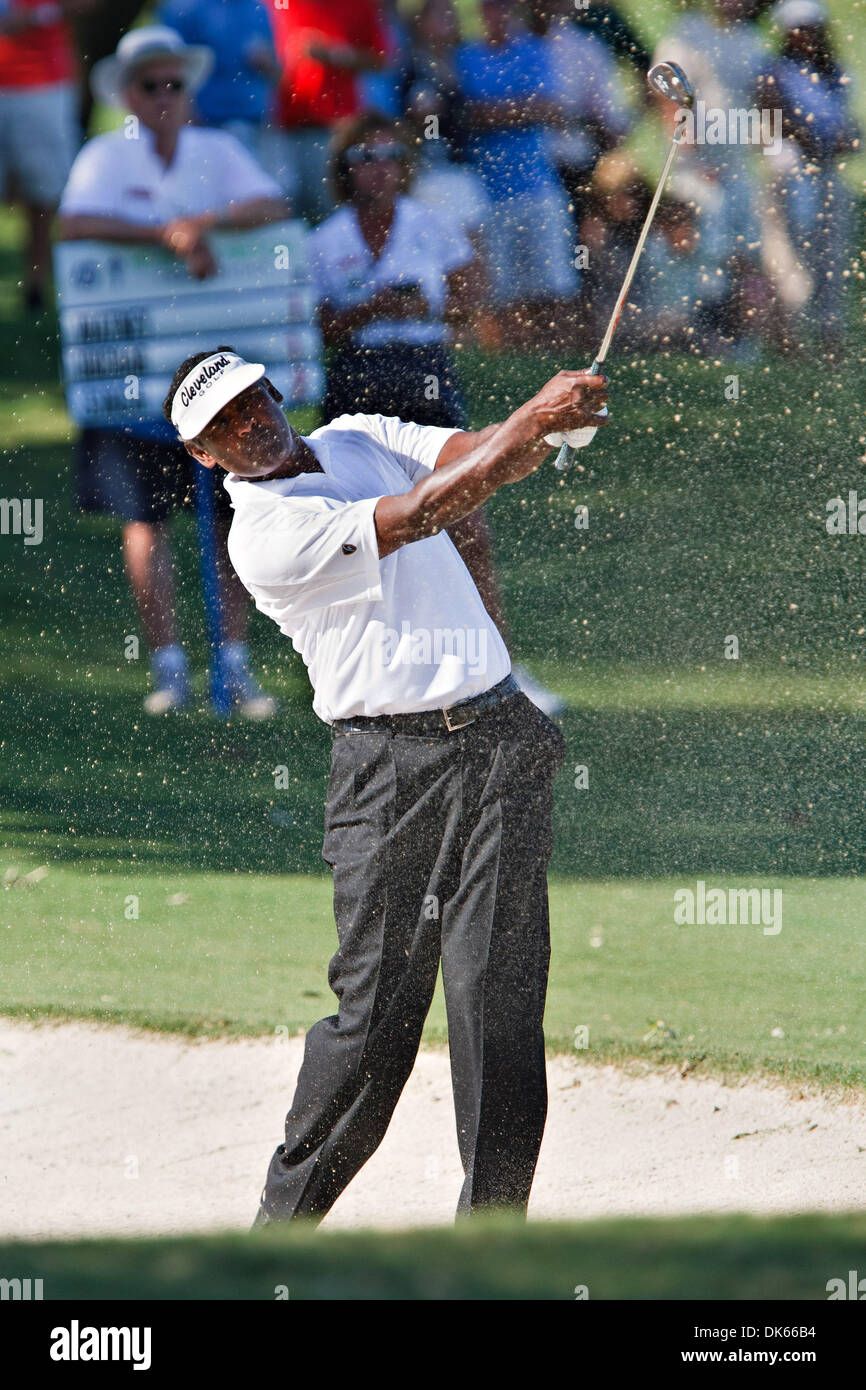Approach shot into 18th hole hi-res stock photography and images - Alamy