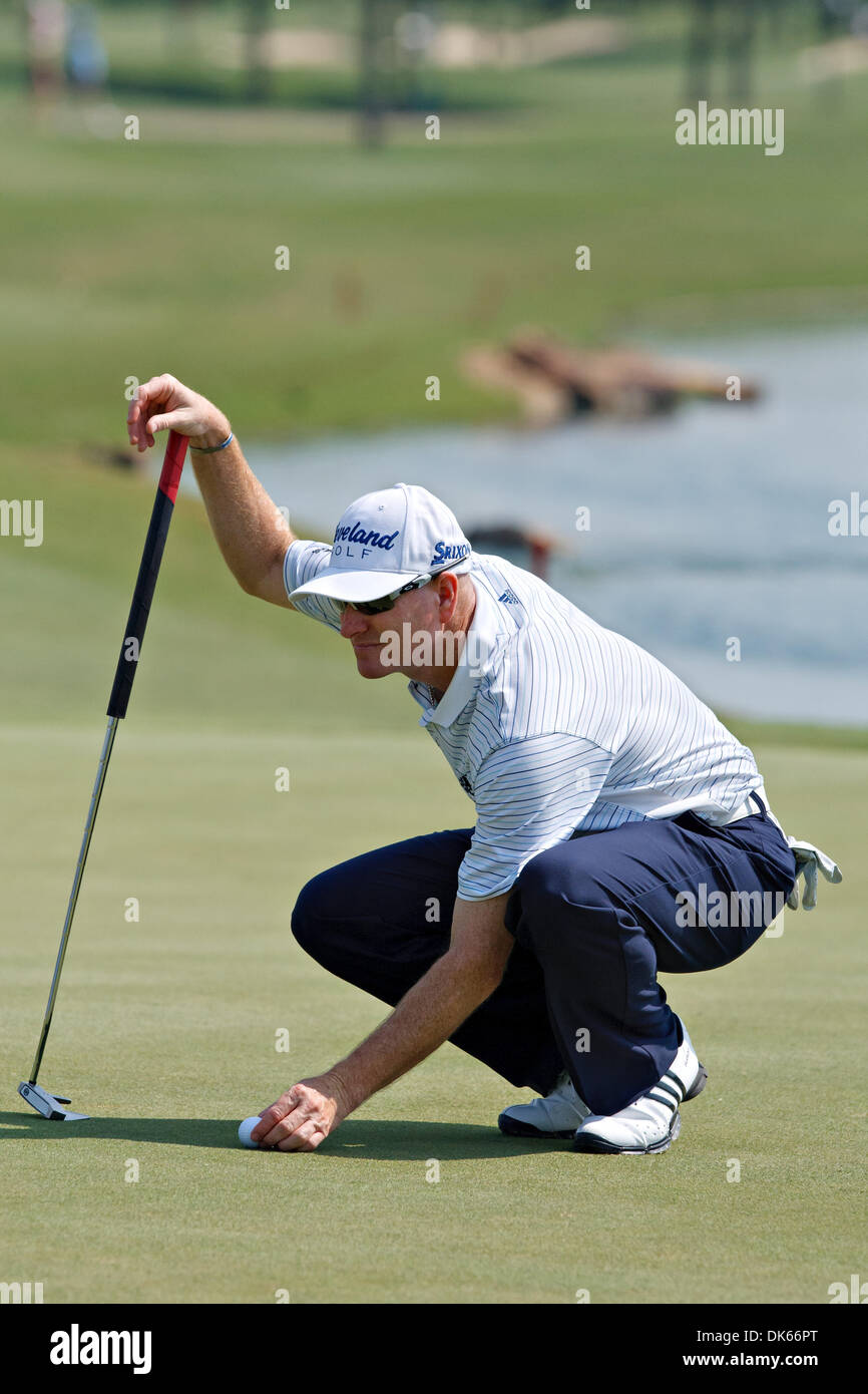 May 27, 2011 - Las Colinas, Texas, US - Steve Flesch lines up his ...