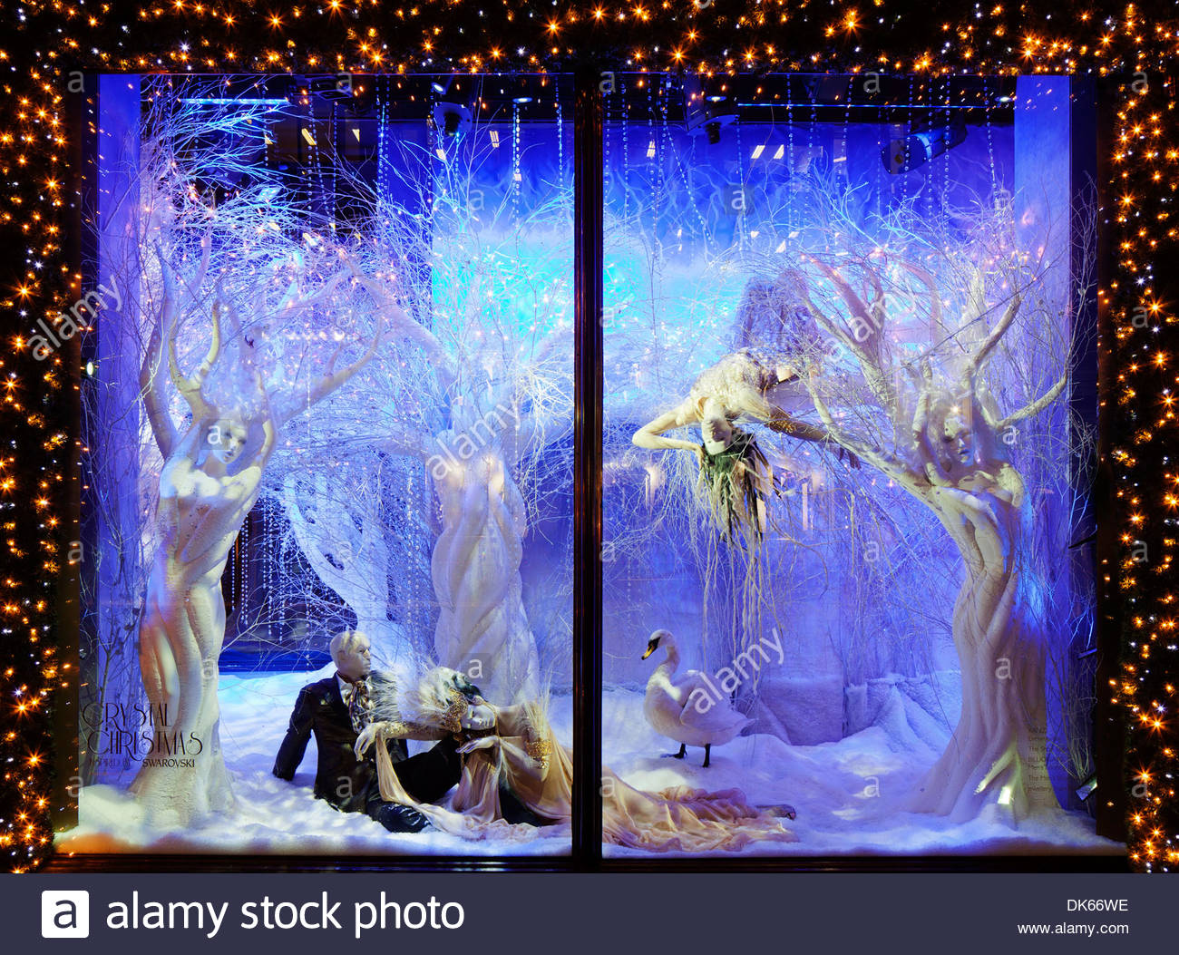 Harrods Window Display Stock Photos & Harrods Window Display Stock ...