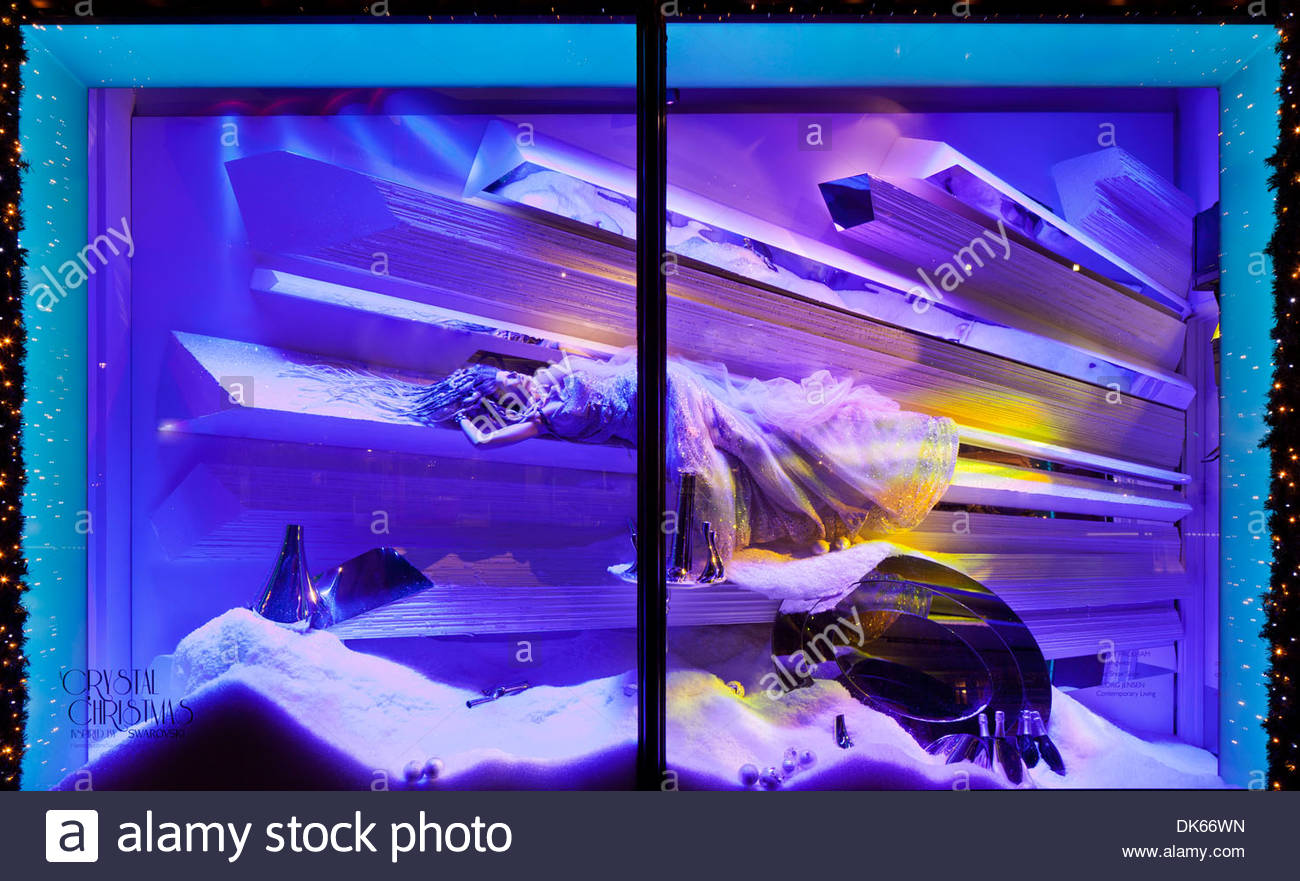 Harrods Window Display Stock Photos & Harrods Window Display Stock ...