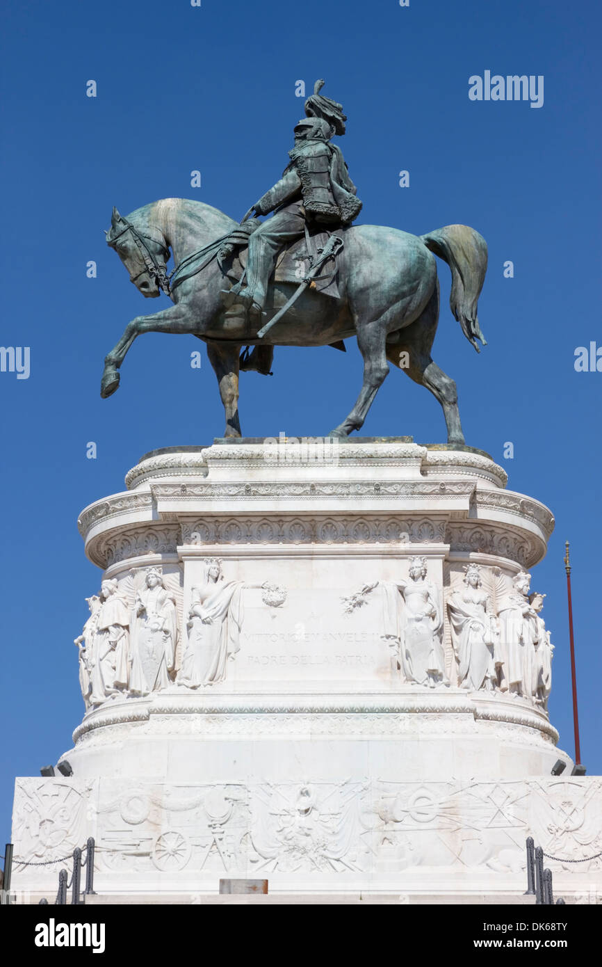 The equestrian statue of Victor Emmanuel on the Monumento Nazionale a ...