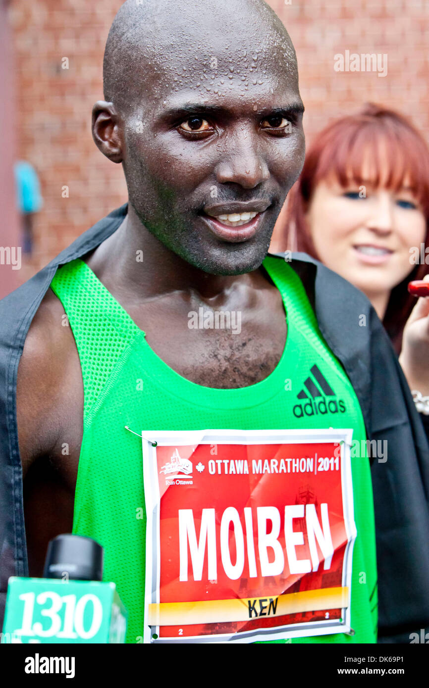 Canada marathon finish line hi-res stock photography and images - Alamy