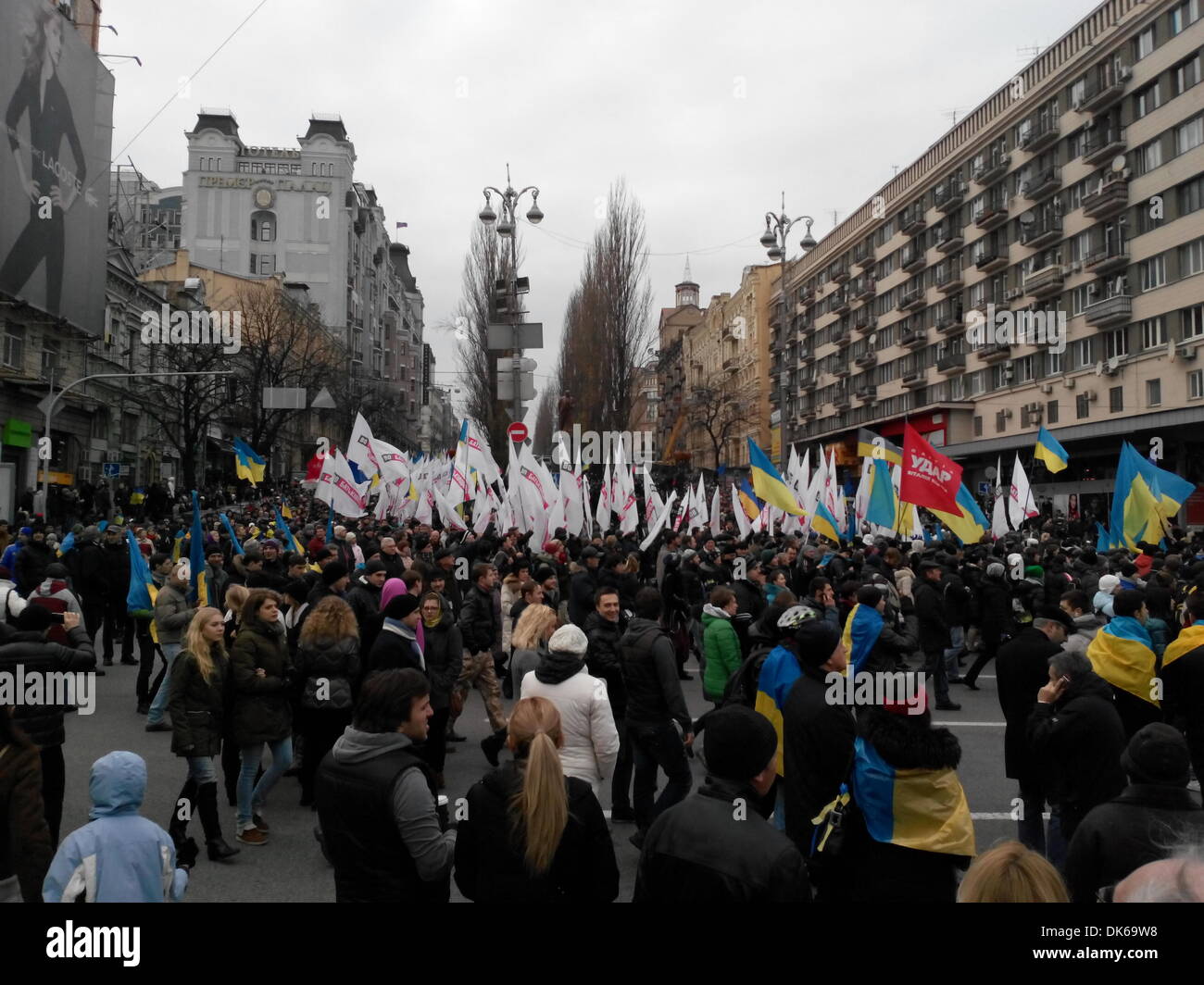 Pro ukraine demonstrators march hi-res stock photography and images - Alamy
