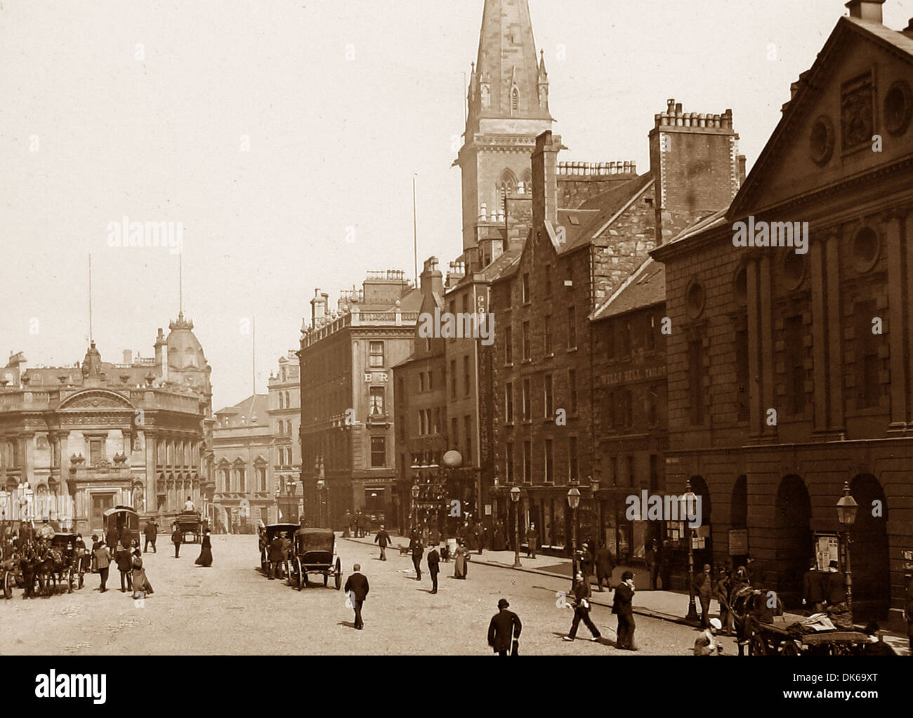 High street victorian period hi-res stock photography and images - Alamy