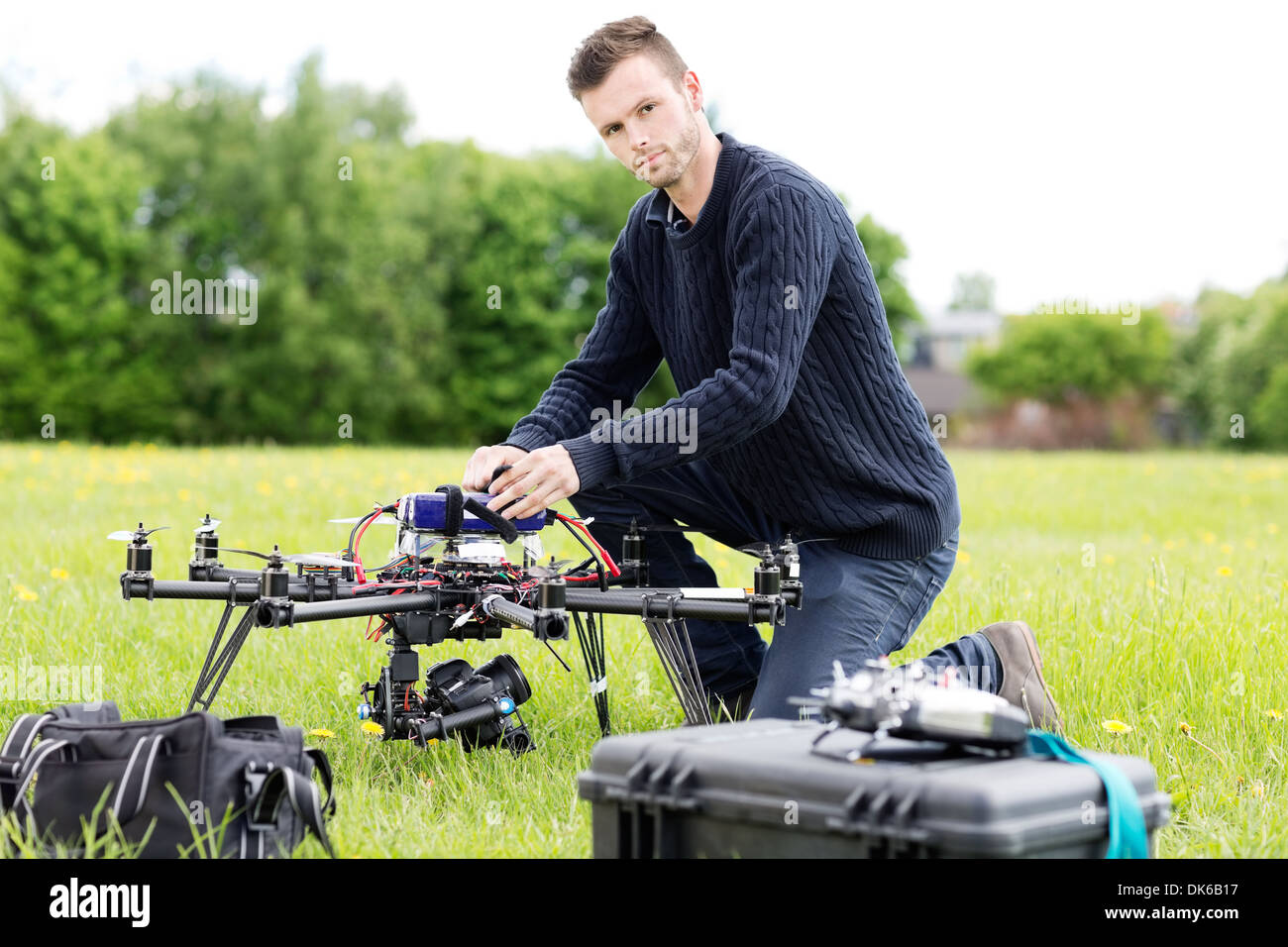 Young photographer preparing camera hi-res stock photography and images - Alamy
