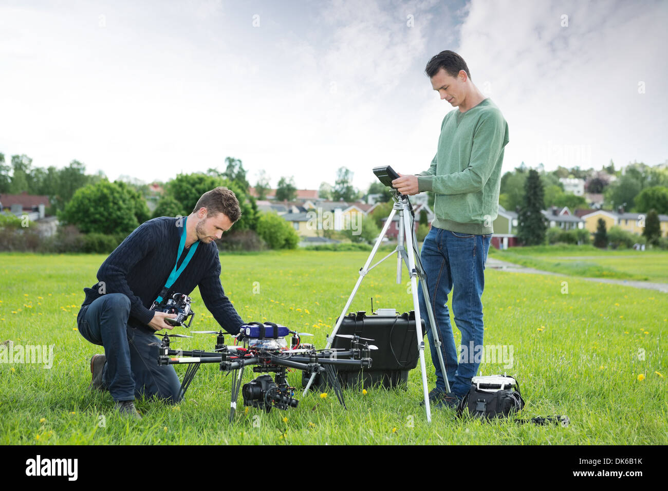 Engineer fixing uav drone hi-res stock photography and images - Alamy