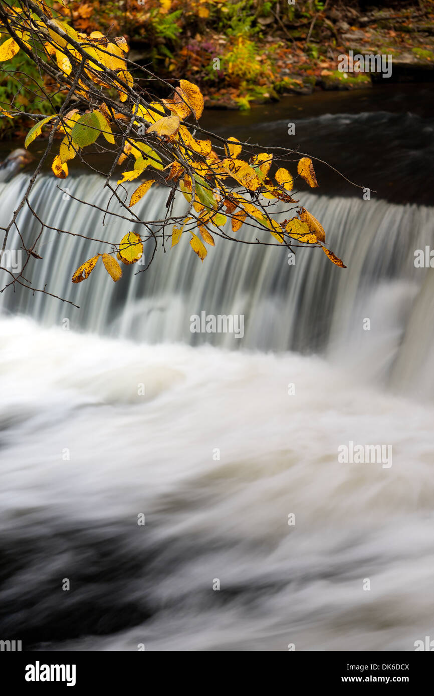 White waterfall hi-res stock photography and images - Alamy