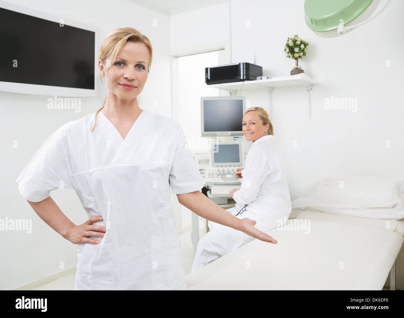 Gynecologist ultrasound hi-res stock photography and images - Alamy