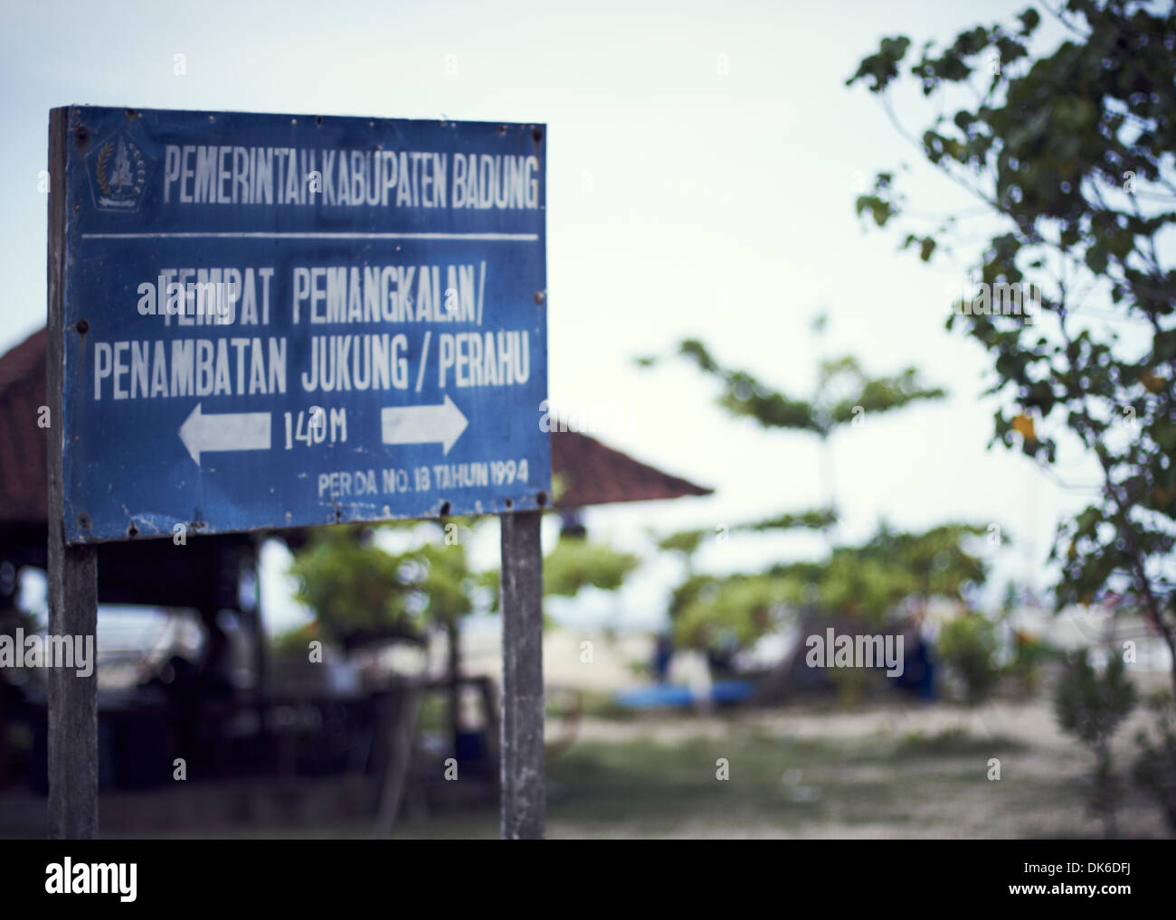 Street sign beach hi-res stock photography and images - Alamy
